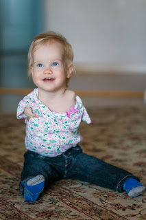 Coffee Time: Inspiration: A Little Girl Born Without Hands Learns To ...