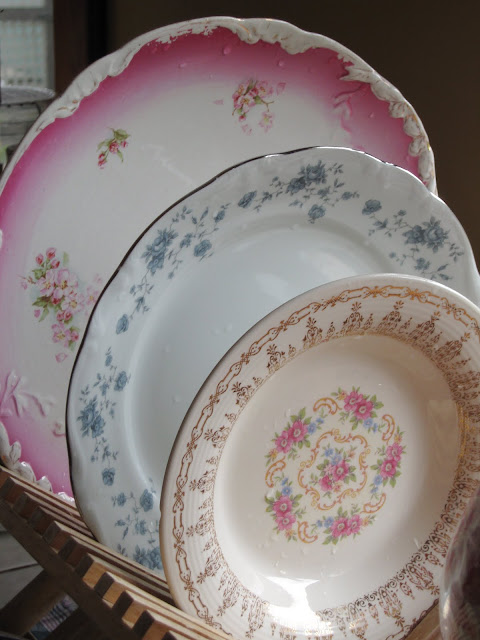 The joy of pastel-colored dishes...