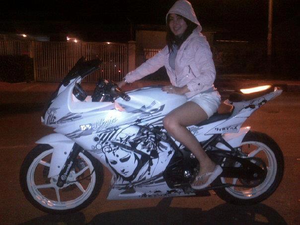 MODIFIKASI MOTOR: CEWEK RACING