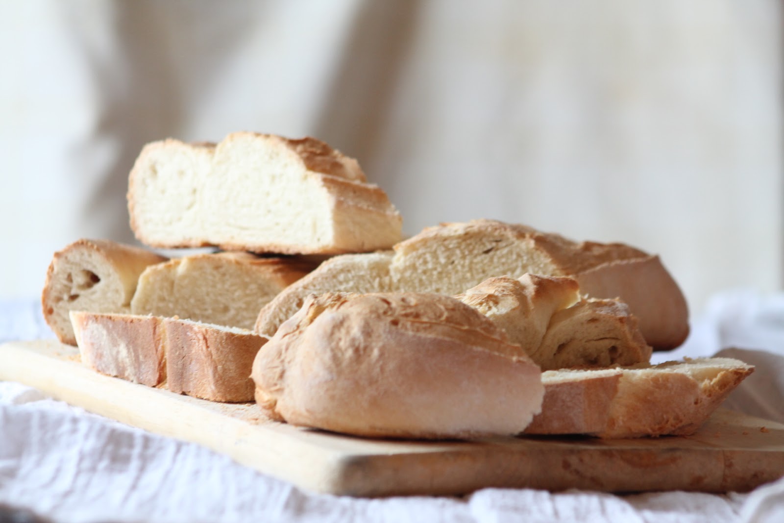 Mom's Frugal: Crusty White Bread....