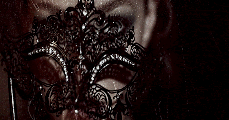 Mimi Gif: masquerade