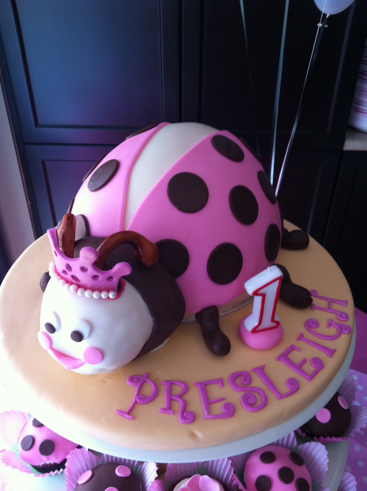 Jocelyn's Wedding Cakes and More....: Ladybug Cupcakes/Ladybug Brown ...