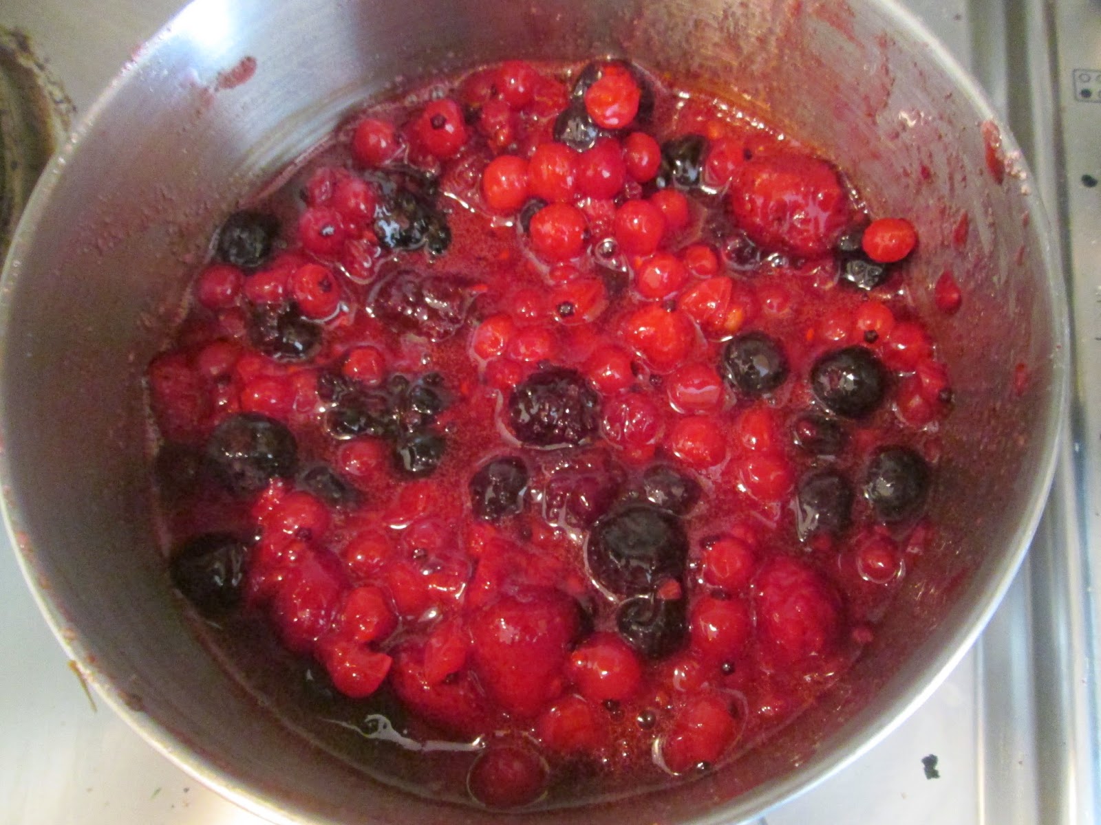 MATTYB BAKES: ROMANTIC RED BERRY CRUMBLE