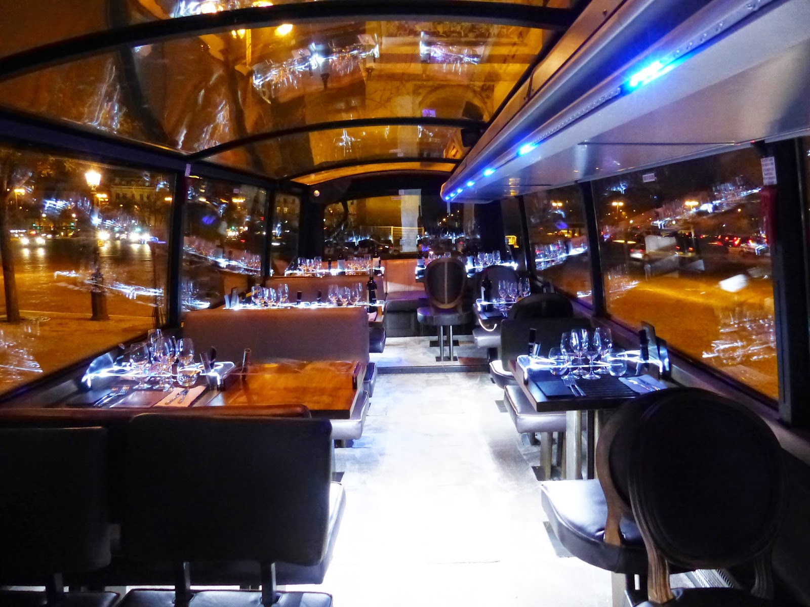 Le Bustronome : le repas gastronomique sur 6 roues - Parisian touch