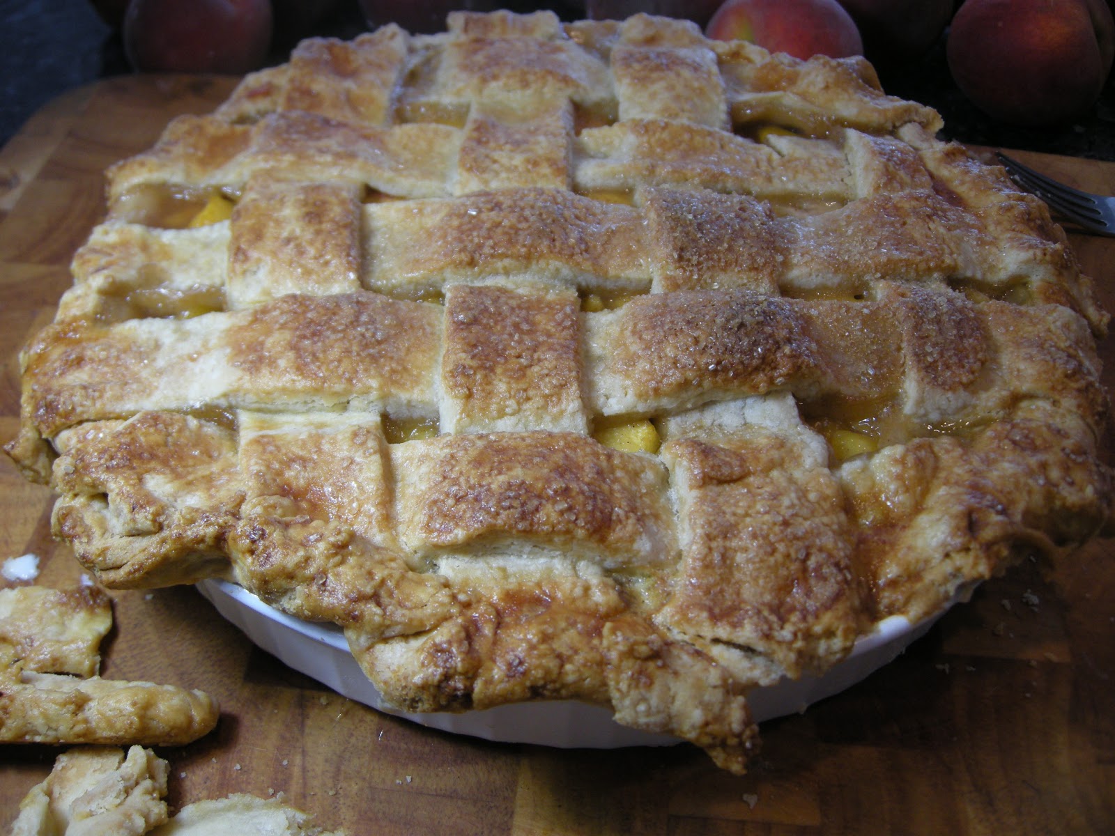 Kitchens Are Monkey Business: Rosie Makes A Georgia Peach Queen Pie.