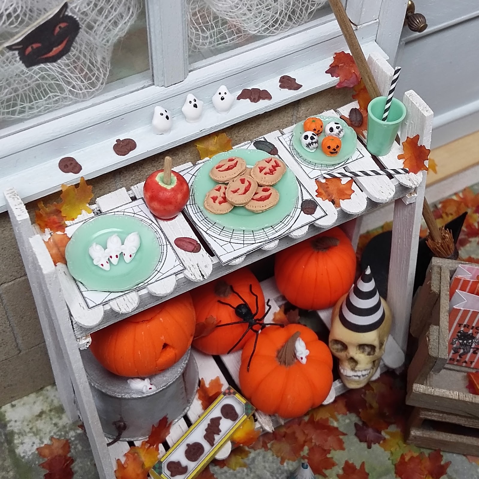Amber's House: 1:12 scale Halloween Part 1 (plus free Halloween printables)
