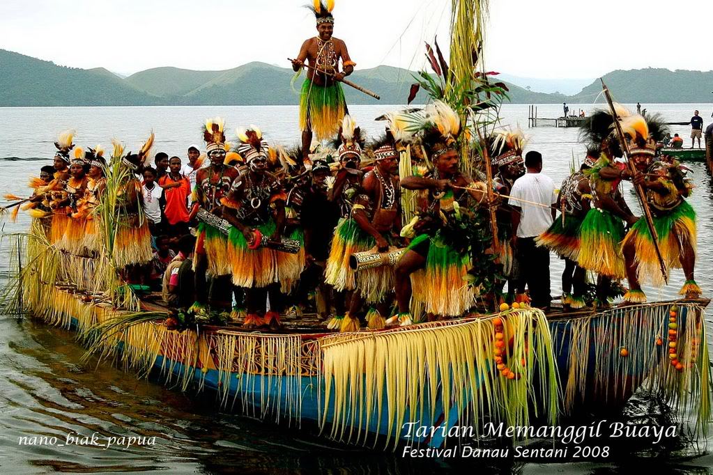 Unique Culture In Papua: Koteka and Sali