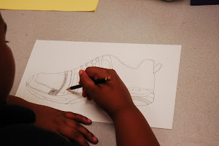 Make Stuff: 5th grade draws their shoes!