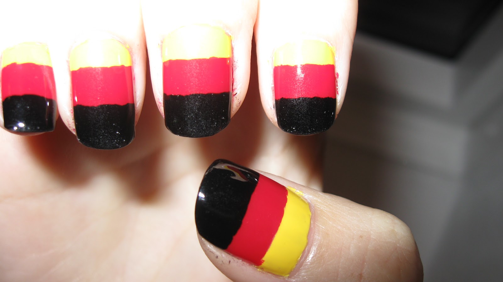 Fanning the Fumes - A Nail Art Blog: Wilkommen in Deutschland Nails