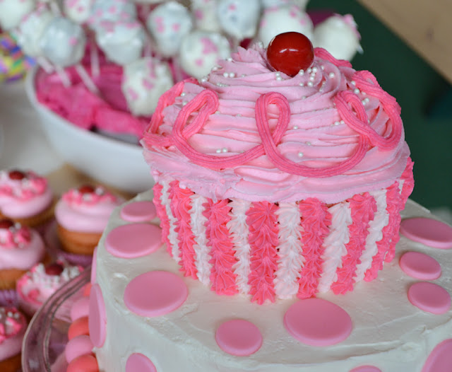 Sunny by Design: Pinkalicious cake
