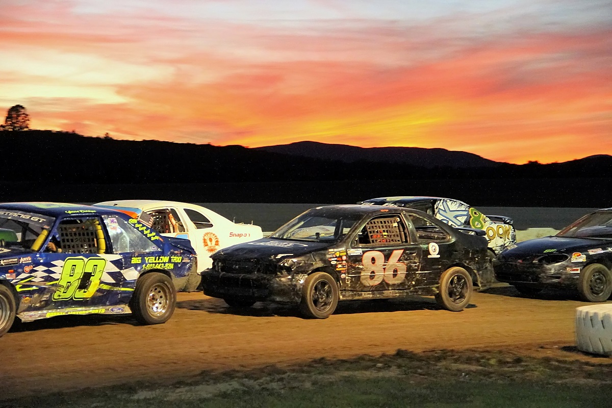 Oval Racing Stock car style in Québec, Ontario and New England States ...