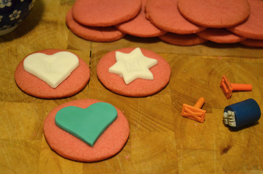 DIY Tutorial: Coloured cookies (Sweets for my Sweet) | World of Driftwood