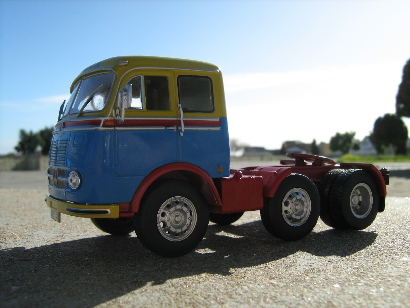 El Garaje Algabeño: Mercedes Benz LPS 333 "Jansen" de IXO/Altaya