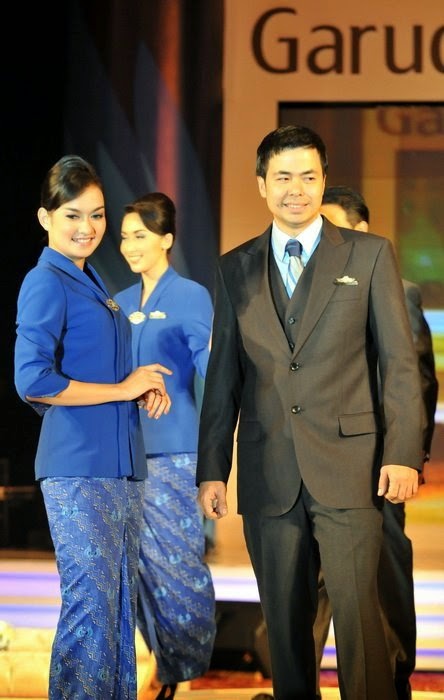 Garuda Indonesia Uniform Fashion Show ~ World stewardess Crews