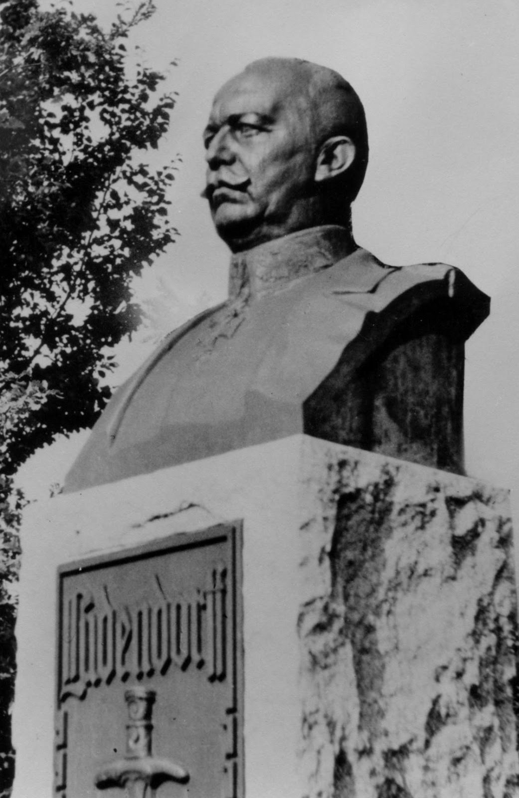 Studiengruppe Naturalismus: Künstler porträtieren Erich Ludendorff ...