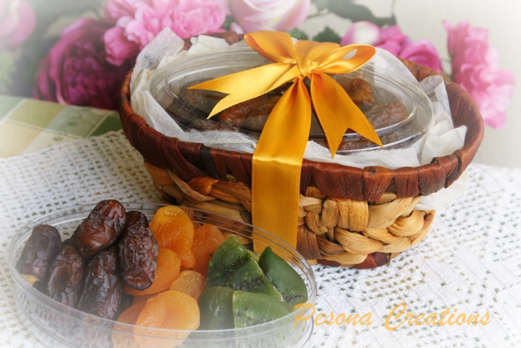 Pesona Creations Gifts & Hampers: 2011 Kurma Gift Set