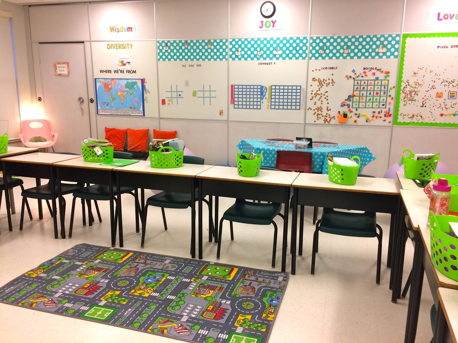 The Urban Teacher: Classroom Reveal: Photos of my grade 4 classroom ...