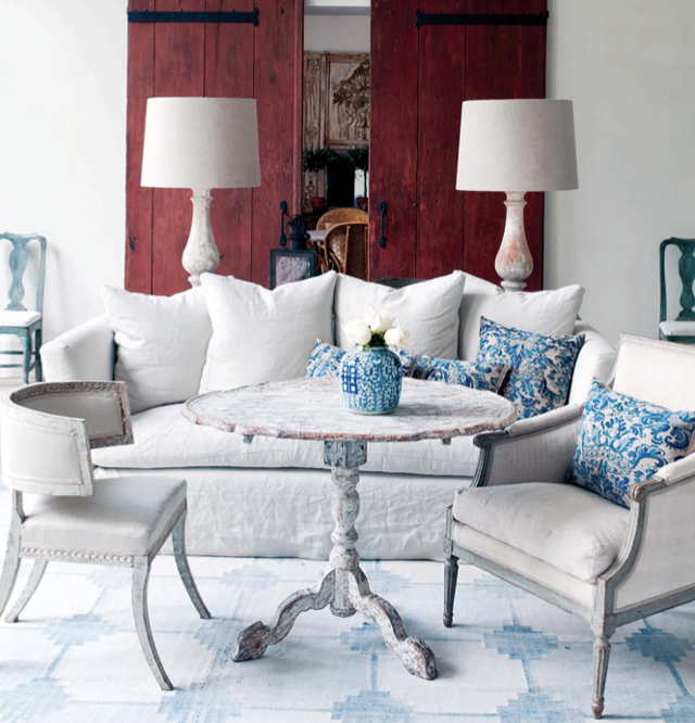 The Peak of Très Chic: Classic Blue + White Design