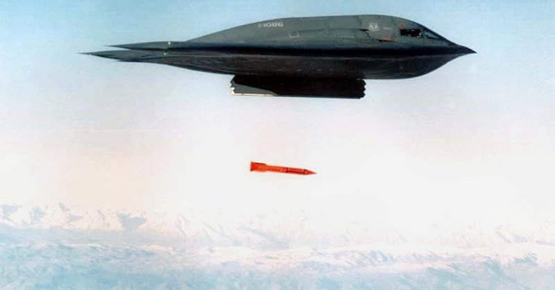 desarrollo defensa y tecnologia belica: EEUU prueba con éxito dos bombas con capacidad nuclear ...