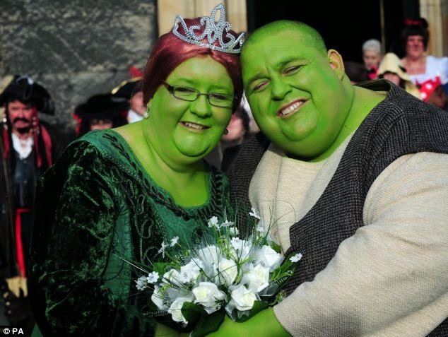 Couple Dress Up As Princess Fiona and Shrek For Their FairyTale Wedding