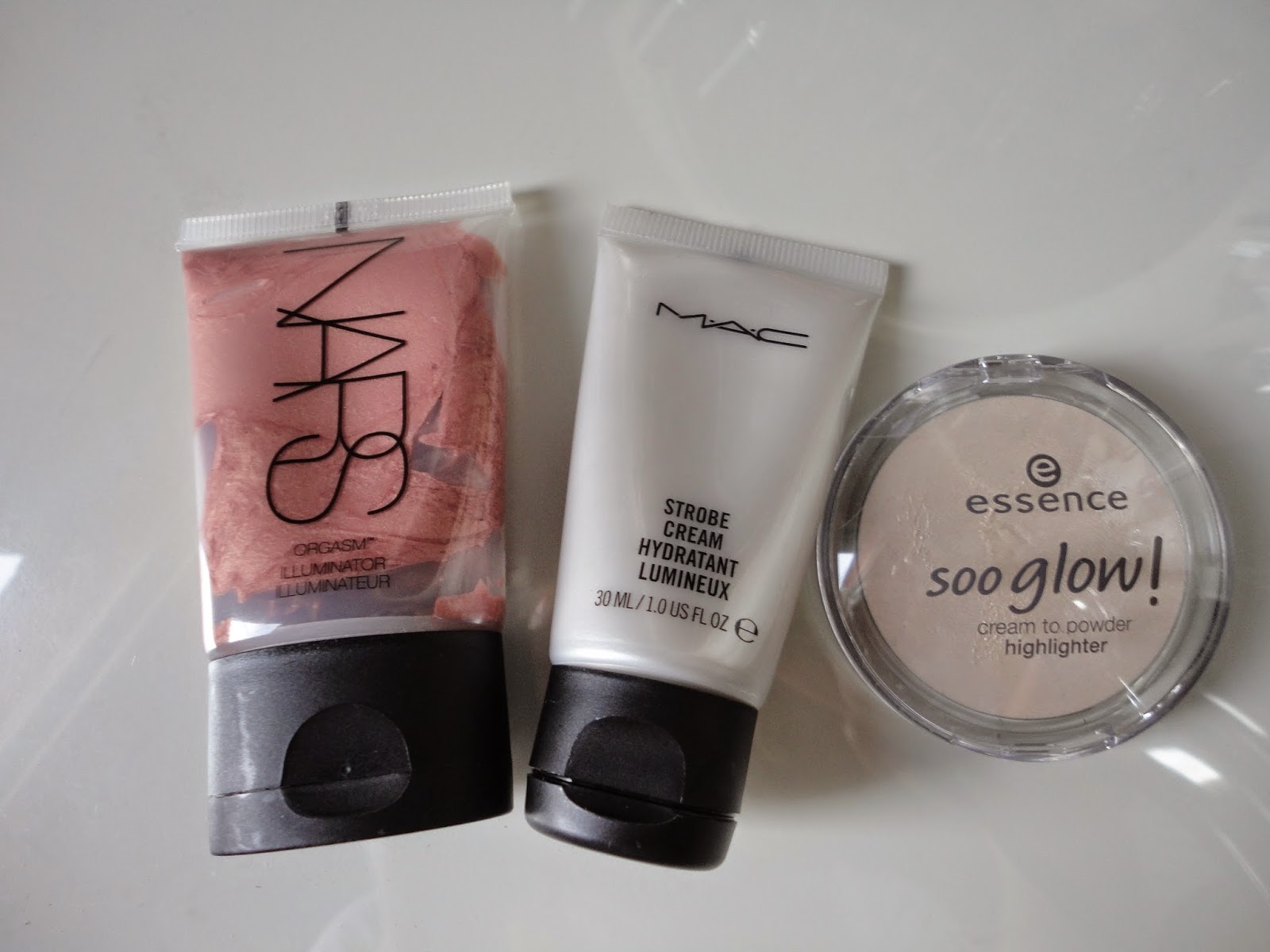 Make(up) My Day: Iluminadores em creme - Nars, Mac e Essence