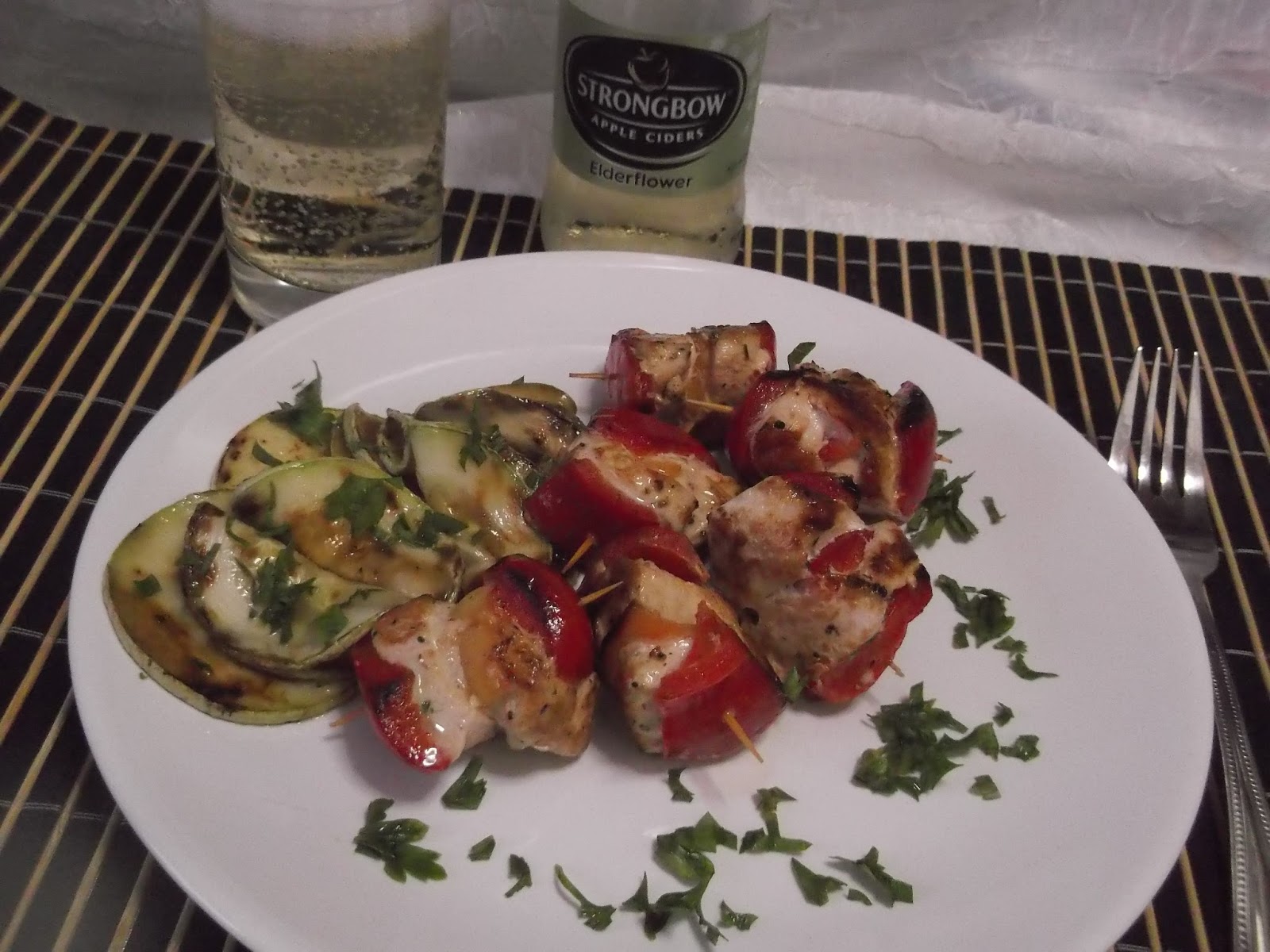 Hellena ...din bucataria mea...: Mini frigarui de pui cu cidru de mere