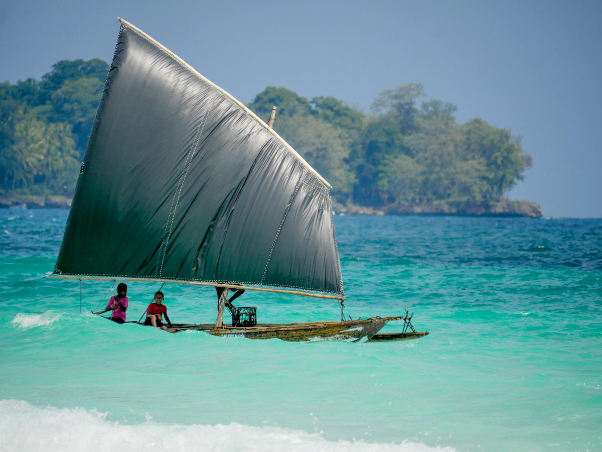 TARA EXPEDITIONS en español: Yanaba island, su gente