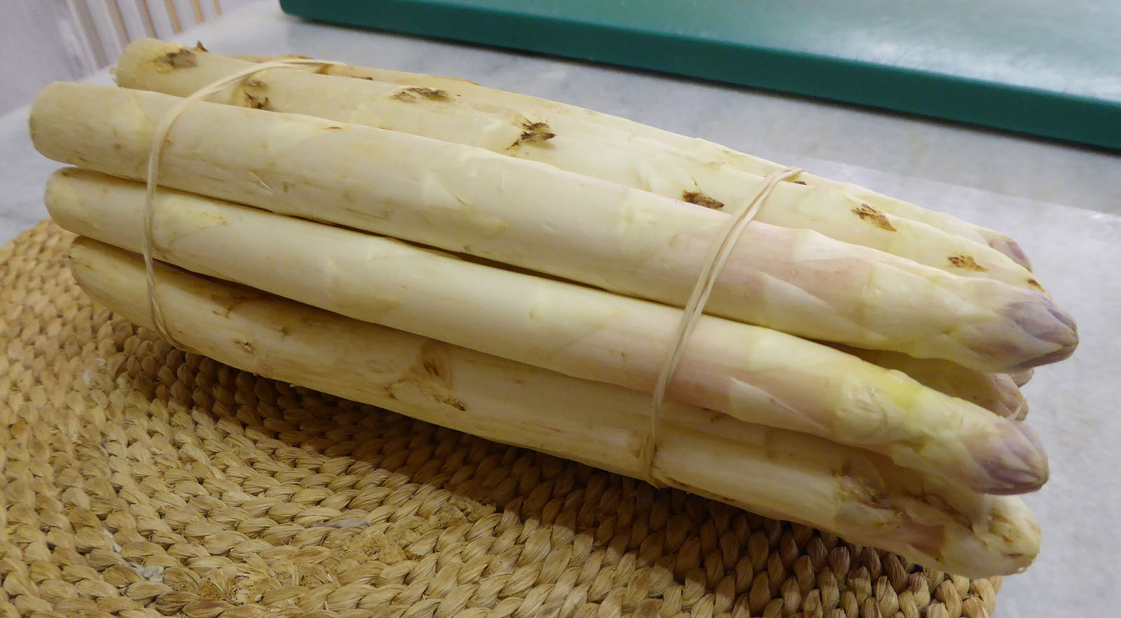 Living the life in Saint-Aignan: C'est la saison des asperges...