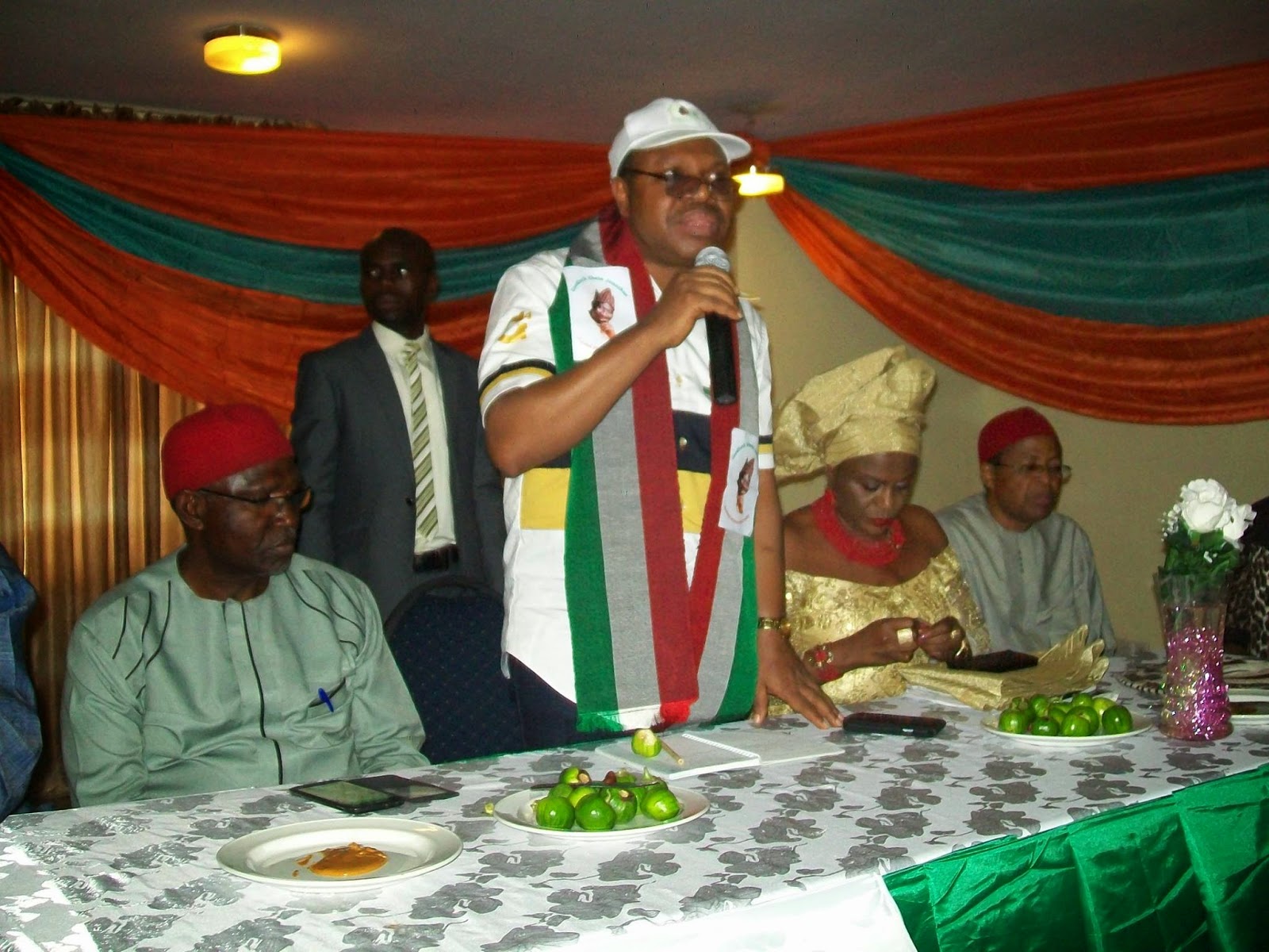 Daily signpost: Group meets Igbo traders in town hall meeting