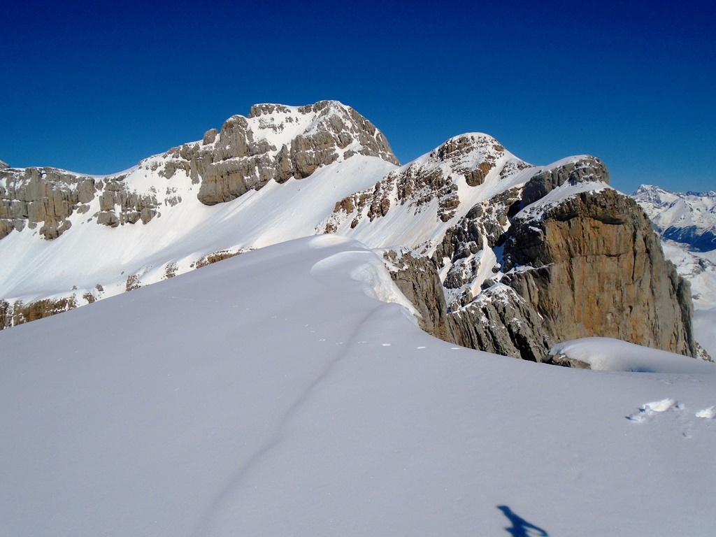 Montesymasdebucuesa: 11-17. SAMOLA BAJA DESDE LA FUENTE DEL PACO. 17-2 ...