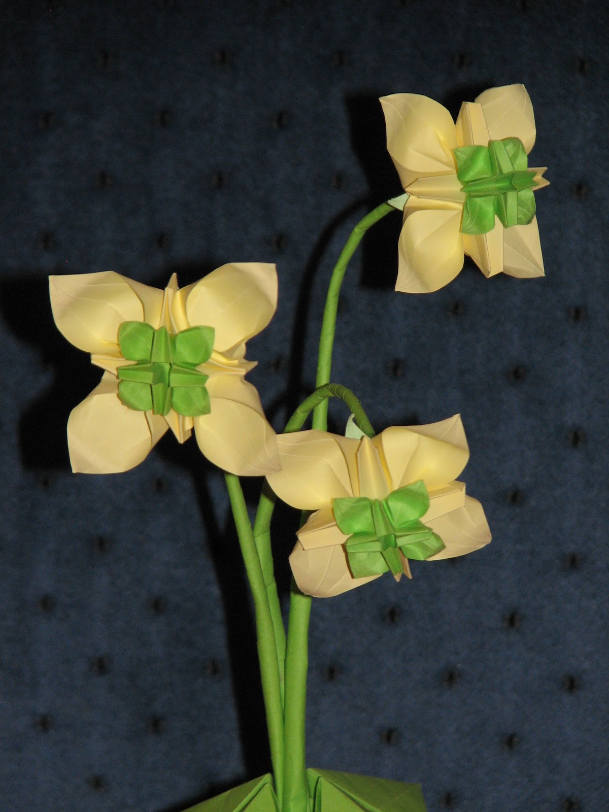 Origami flower: Tri gracije