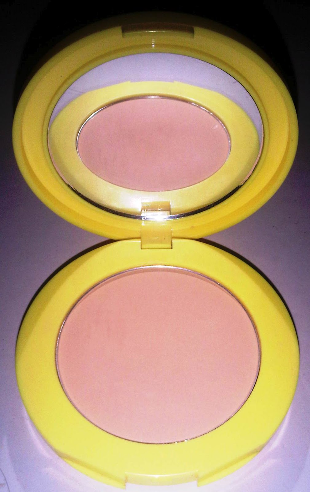 Compact Powder: Garnier Light Visible Whitening Face Powder Vs ...