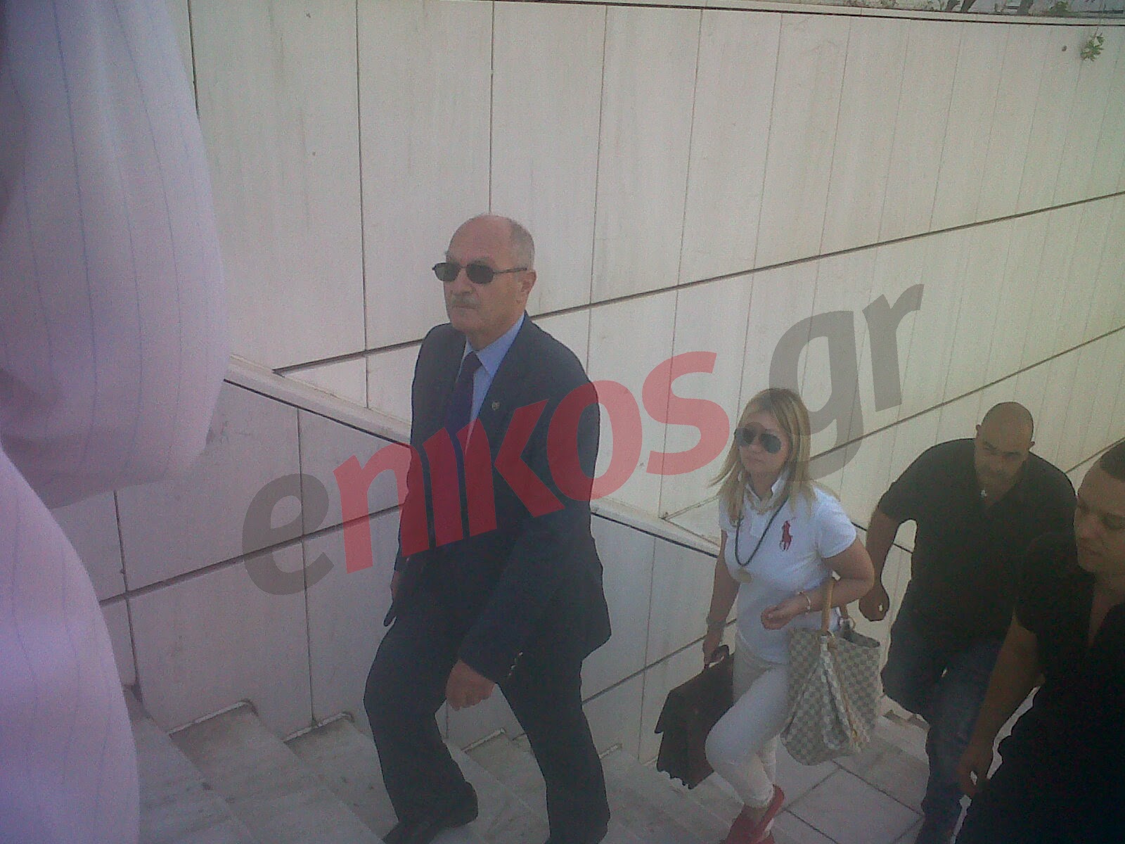 ΤΩΡΑ: ΕΦΤΑΣΕ ΣΤΟ ΕΦΕΤΕΙΟ ΑΘΗΝΩΝ Ο ΚΥΡ ΜΙΧΑΛΗΣ Ο ΑΡΒΑΝΙΤΗΣ ...