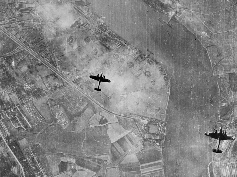 Luftwaffe Lovers: Set of pictures with Luftwaffe warbirds and stuff.