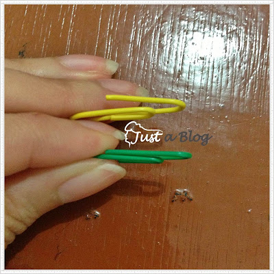 Crochet and Lipstick: DIY: Stitch Marker from Paper Clip