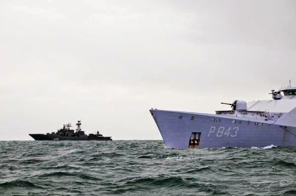 Asian Defence News: Dutch Navy patrol vessel HNLMS Groningen escorting ...