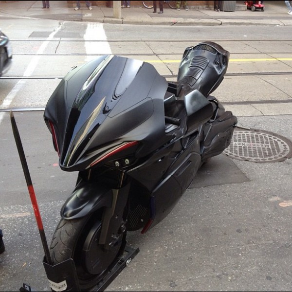SNEAK PEEK : 'OmniCorp' Gears Up For "RoboCop"