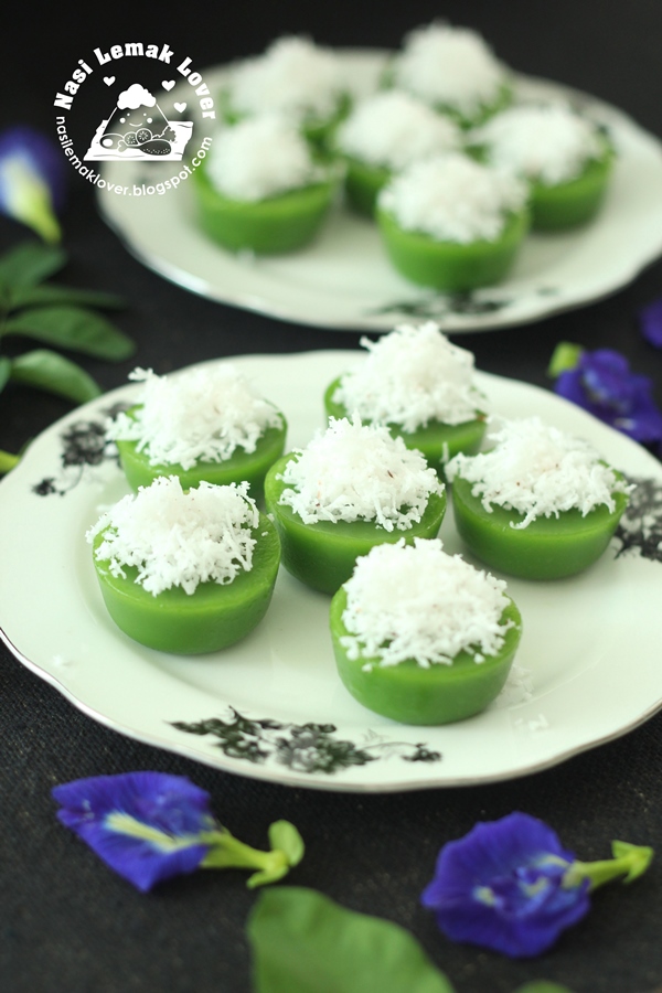 Nasi Lemak Lover: Kuih Kosui Pandan 香兰椰丝小糕点