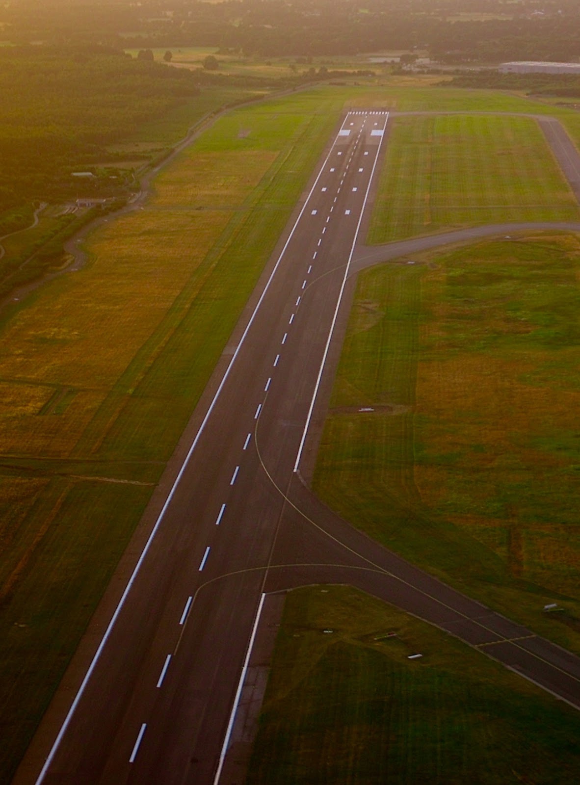 Runway and Taxiway Safety Areas ~ Everything Airport