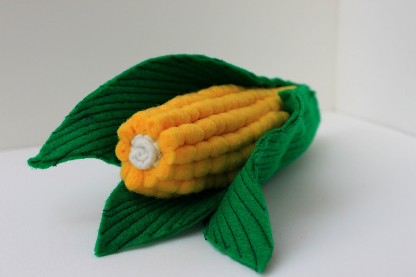 While Wearing Heels: I Heart Fake Food - Felt Corn Tutorial