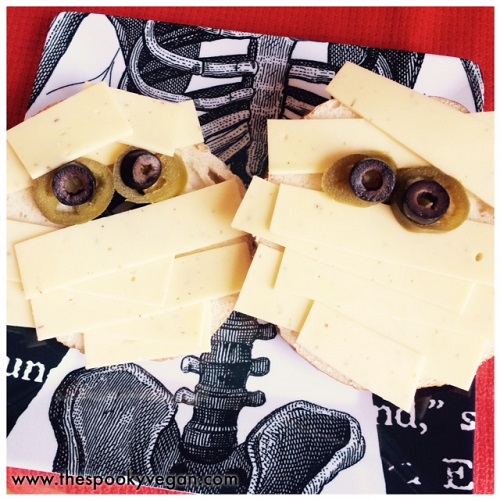 The Spooky Vegan: Curse of the Mummy's Tomb Bagels