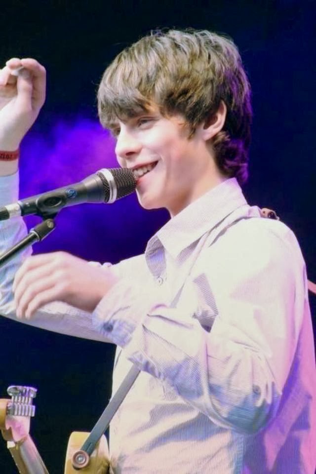 En una mesa en Necochea soy *Justin Bieber*: La sonrisa de Jake Bugg