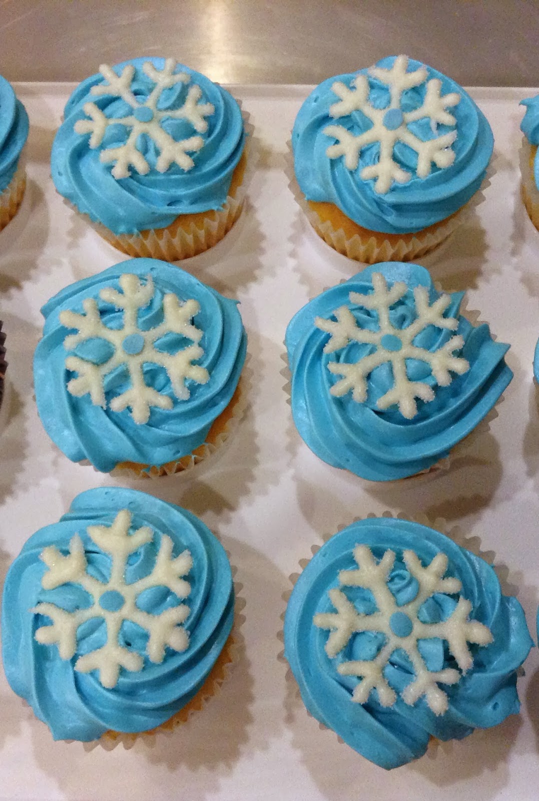 More Sprinkles for Me...: Disney's Frozen Cupcake Idea....