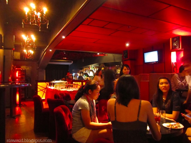 Ring my Bell, Isabel: When In Manila Meetup at the Scarlet Wine Lounge