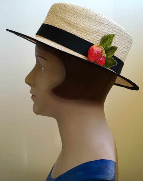 6 easy ways to temporarily trim a plain hat | Tanith Rowan