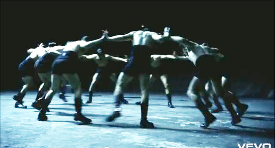 Boys in short shorts: Fit lads dance in shorts- Alejandro