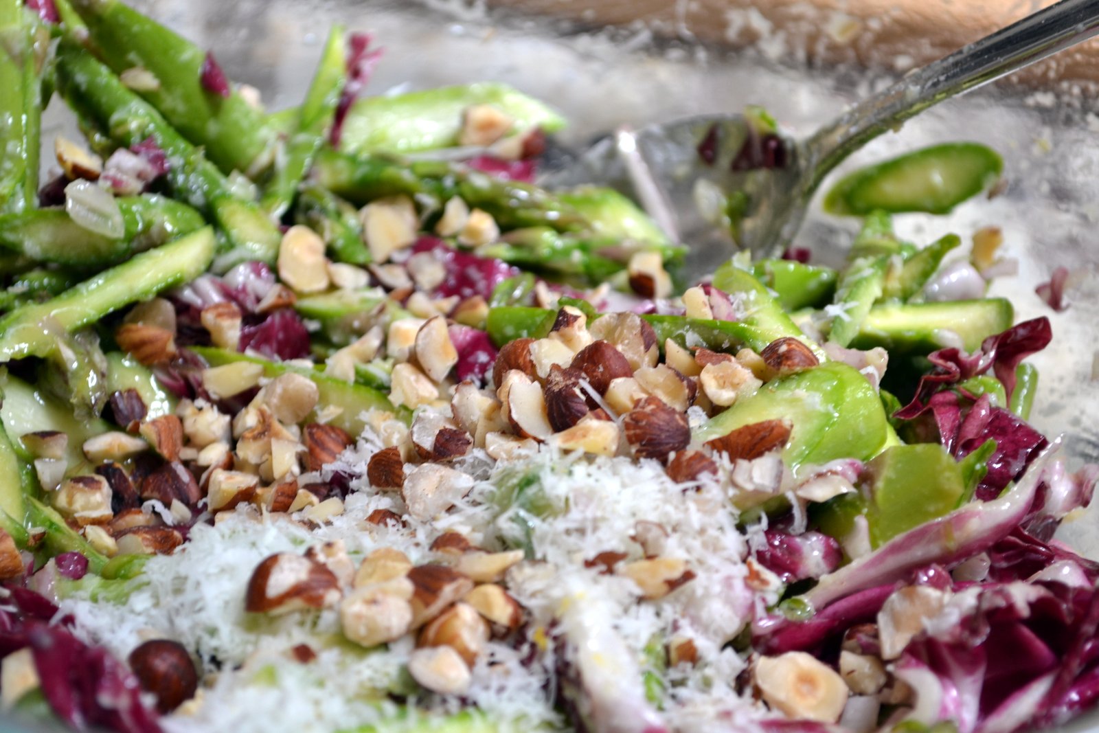 Hardly Housewives: Asparagus and Hazelnut Salad