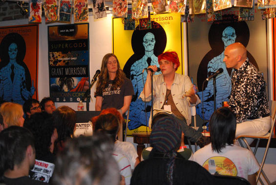 Grant Morrison and Gerard Way at Meltdown Comics [Photos] - MCRmy Ecuador