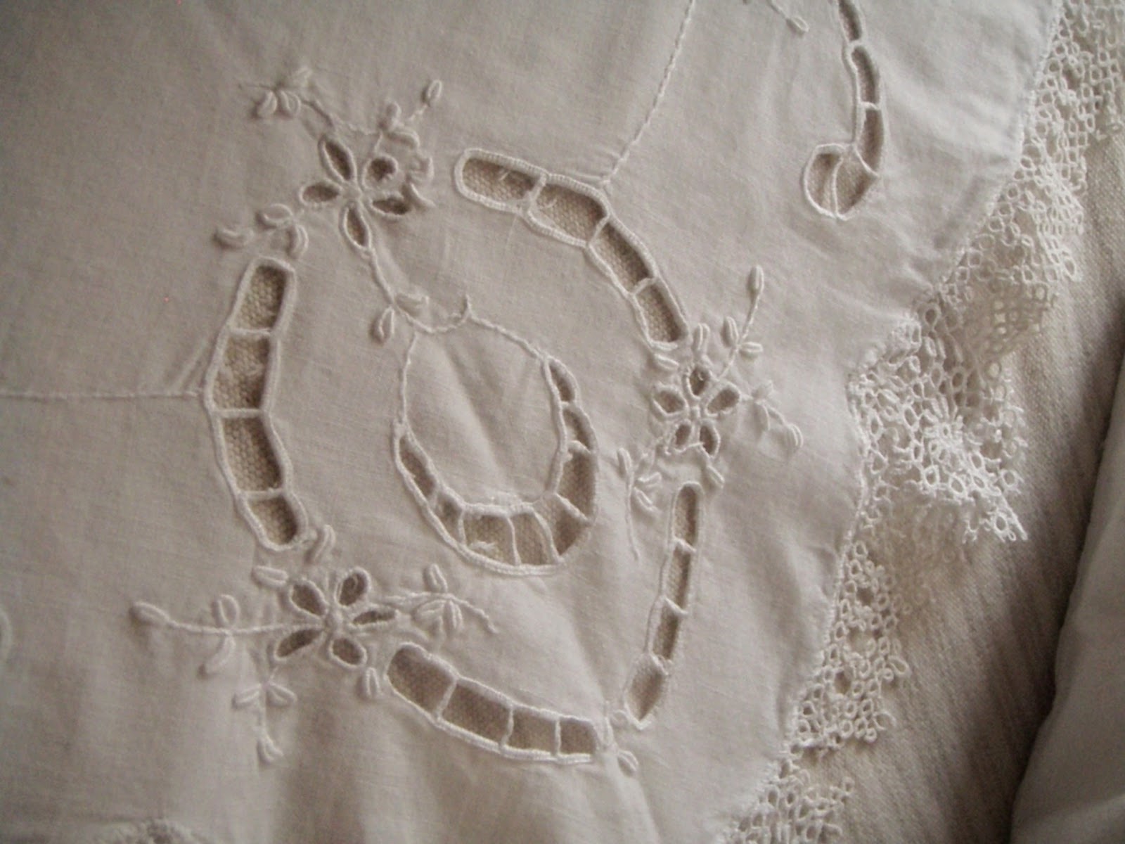 Cabin & Cottage : French Ivory & White