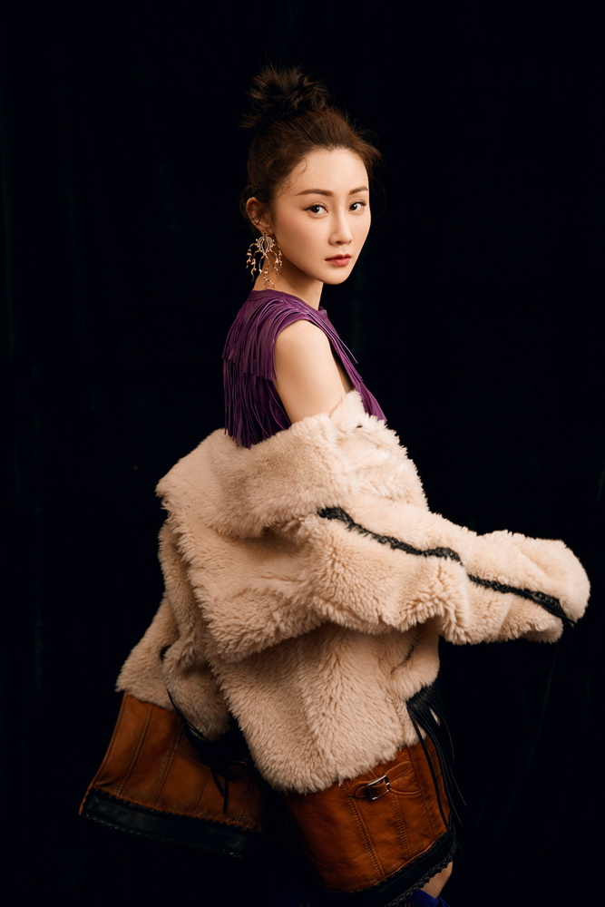 China Entertainment News: Lin Peng poses for photo shoot